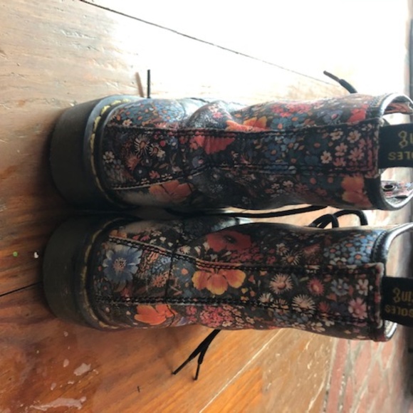 Dr. Martens | Shoes | Doc Martin Lace Up Flower Boots | Poshmark